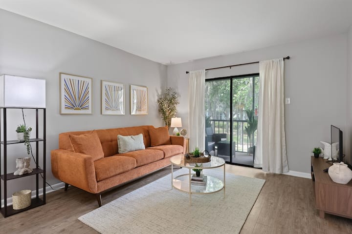 2bd/2ba Condo*renovated*dogs Ok*pool*30 Day+ Stays - Savannah