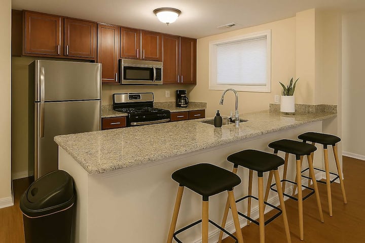 Homey 2br | Kitchen + Comfort - Galewood - Chicago