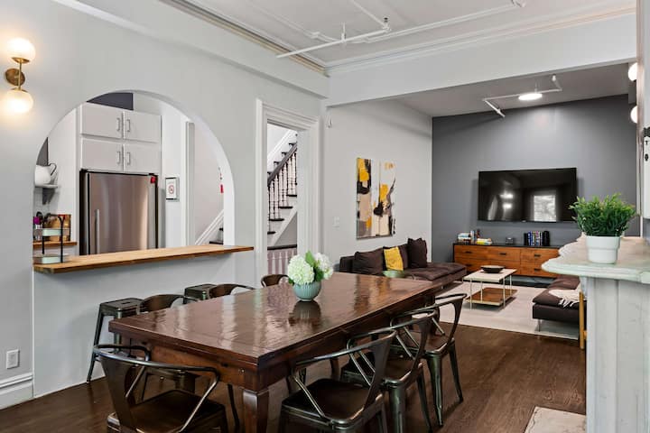 Westbury By Rovetravel | 4br Midtown West Townhome - Manhattan, NY