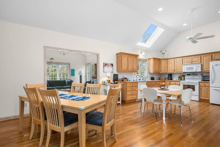 Roomy 3 Bedroom Home - Perfect For Families! - Dennis, MA