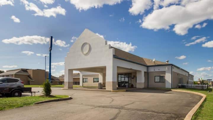 Your Relaxing Retreat Near Airport | Free Parking - Wausau, WI