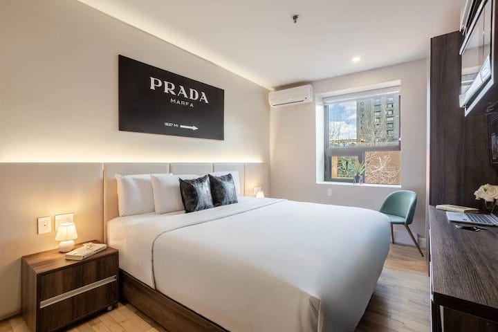 Cozy King – Mtl Village Vibe - Montreal