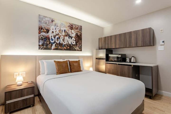 Arc Queen – Heart Of Montreal - Montreal