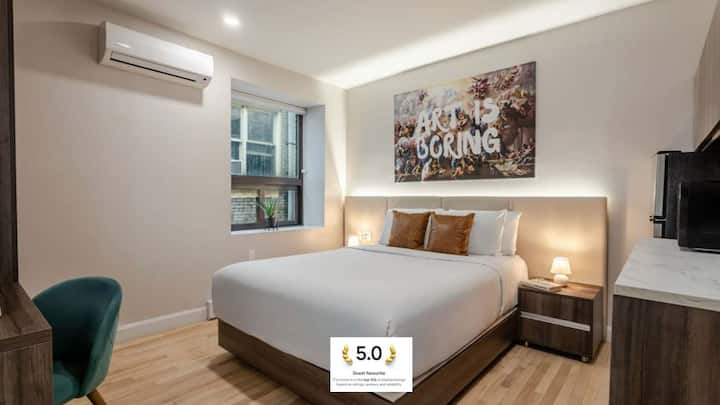 Arc Queen – Heart Of Montreal - Montreal