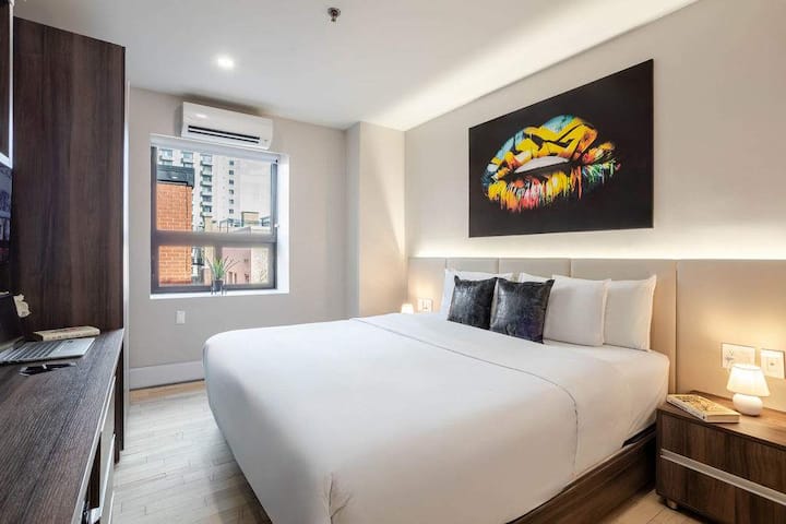 Vault King – Heart Of Montreal - Montréal, QC