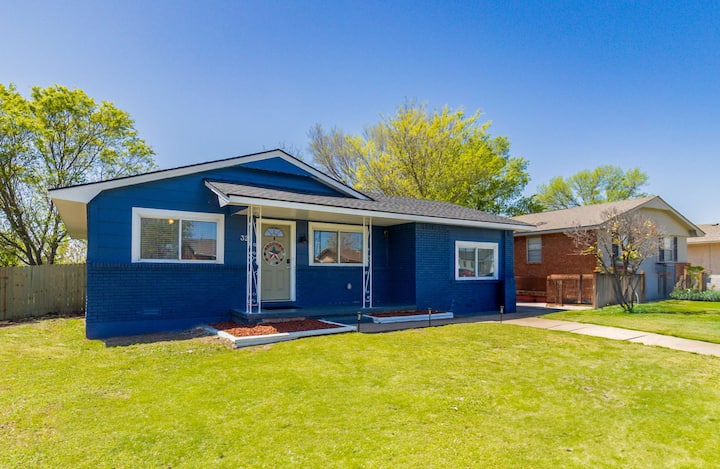 The Blue Prairie Cottage - Lawton, OK