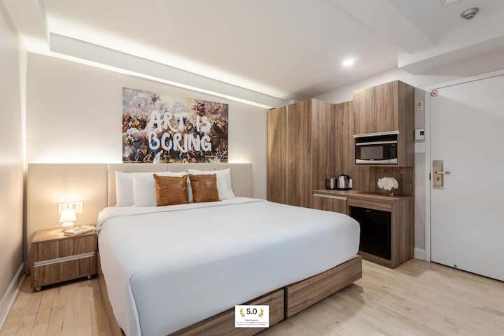 Downtown Montreal Crown - Montreal