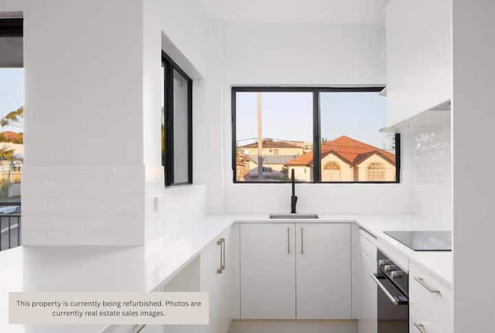 Prickly Pear Stays In Merewether - Ranclaud St, 1- - Newcastle