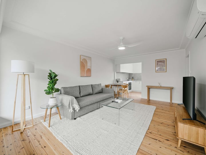 Prickly Pear Stays In Merewether - Ranclaud St, 1- - Newcastle