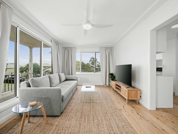 Prickly Pear Stays In Merewether - Ranclaud St, 2- - Newcastle