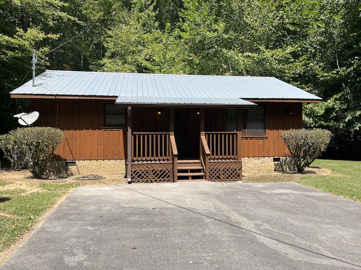 Mountain Falls 10 | Hot Tub + Near Pigeon Forge - Wears Valley, TN