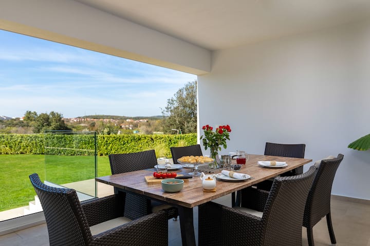 K-24274 Maison De Deux Chambres Avec La Terrasse - Rovigno