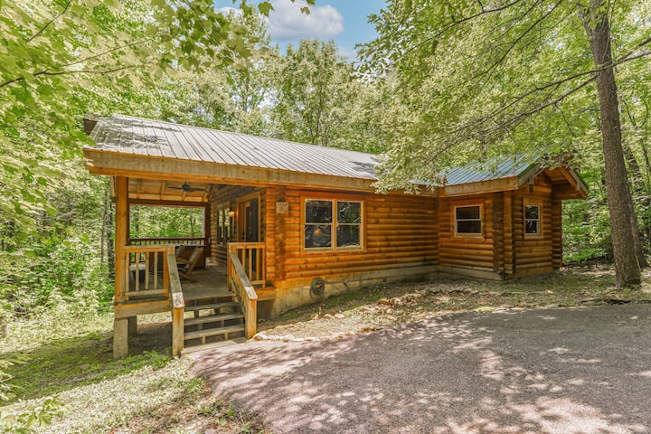 Walden Lodge Cabin 11 | Spacious + Hot Tub - Walland, TN