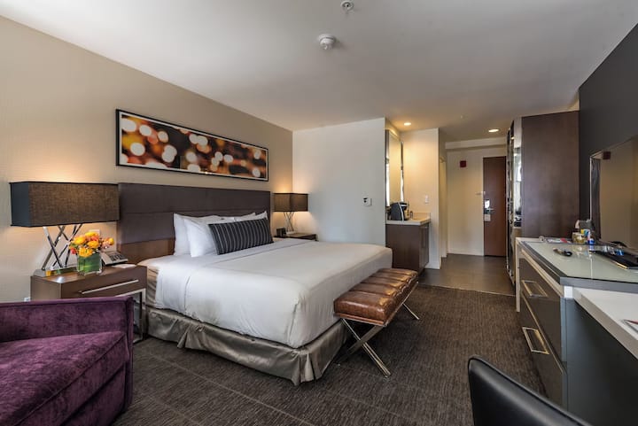 2 Luxury King With Rooftop Lounge & Chicago Views - Chicago, IL