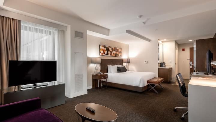 2 King Room With Rooftop Lounge & Scenic City View - Chicago