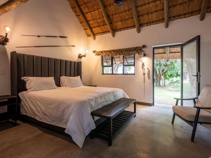 Sunbird Oasis Lodge | Superior Deluxe (Terrace) - Acornhoek