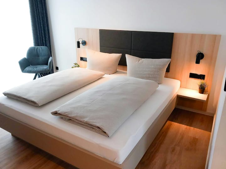 Local Neighbourhood Hotel Near Park - Berlin