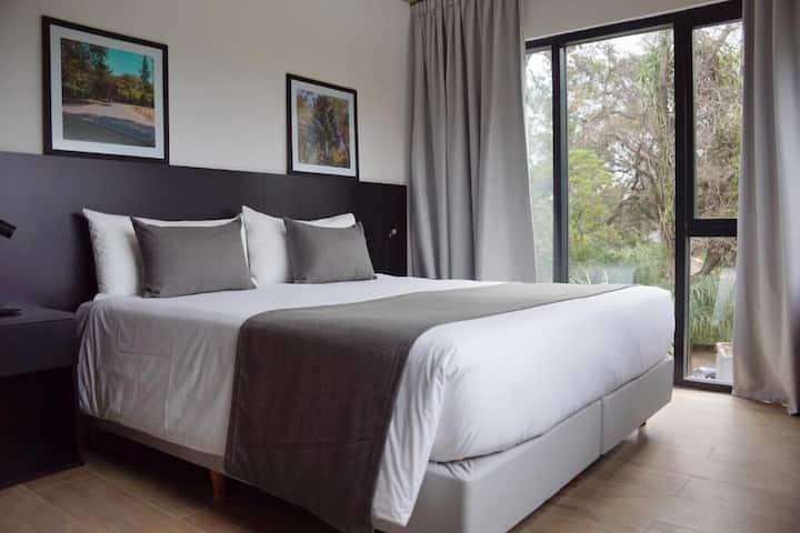 2 Stylish Units Near Reserve Includes Breakfast - Merlo