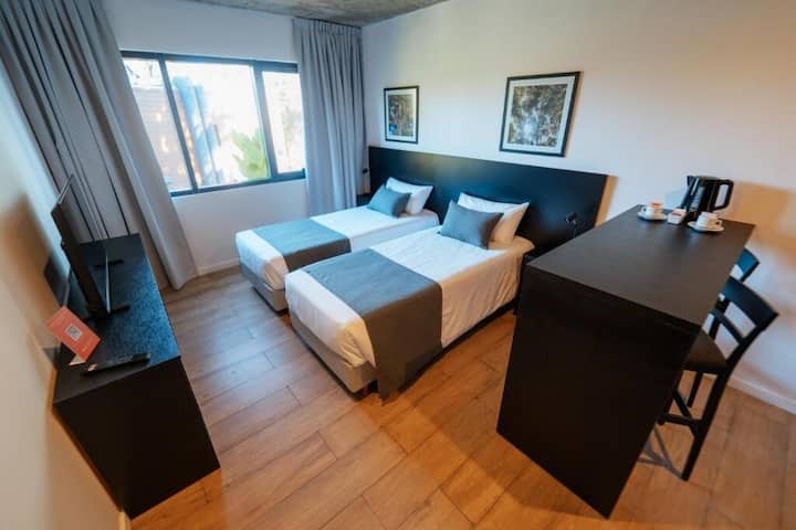 Stylish Room With Free Breakfast Near Reserve - Merlo