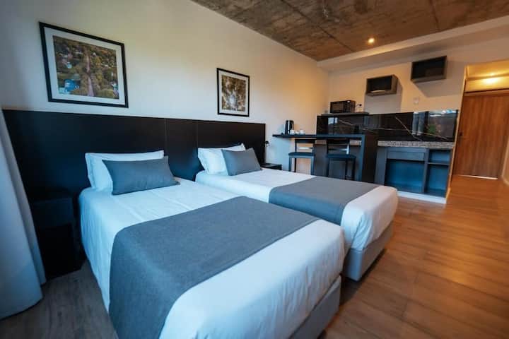 2 Private Rooms Near Arenales With Free Breakfast - Merlo