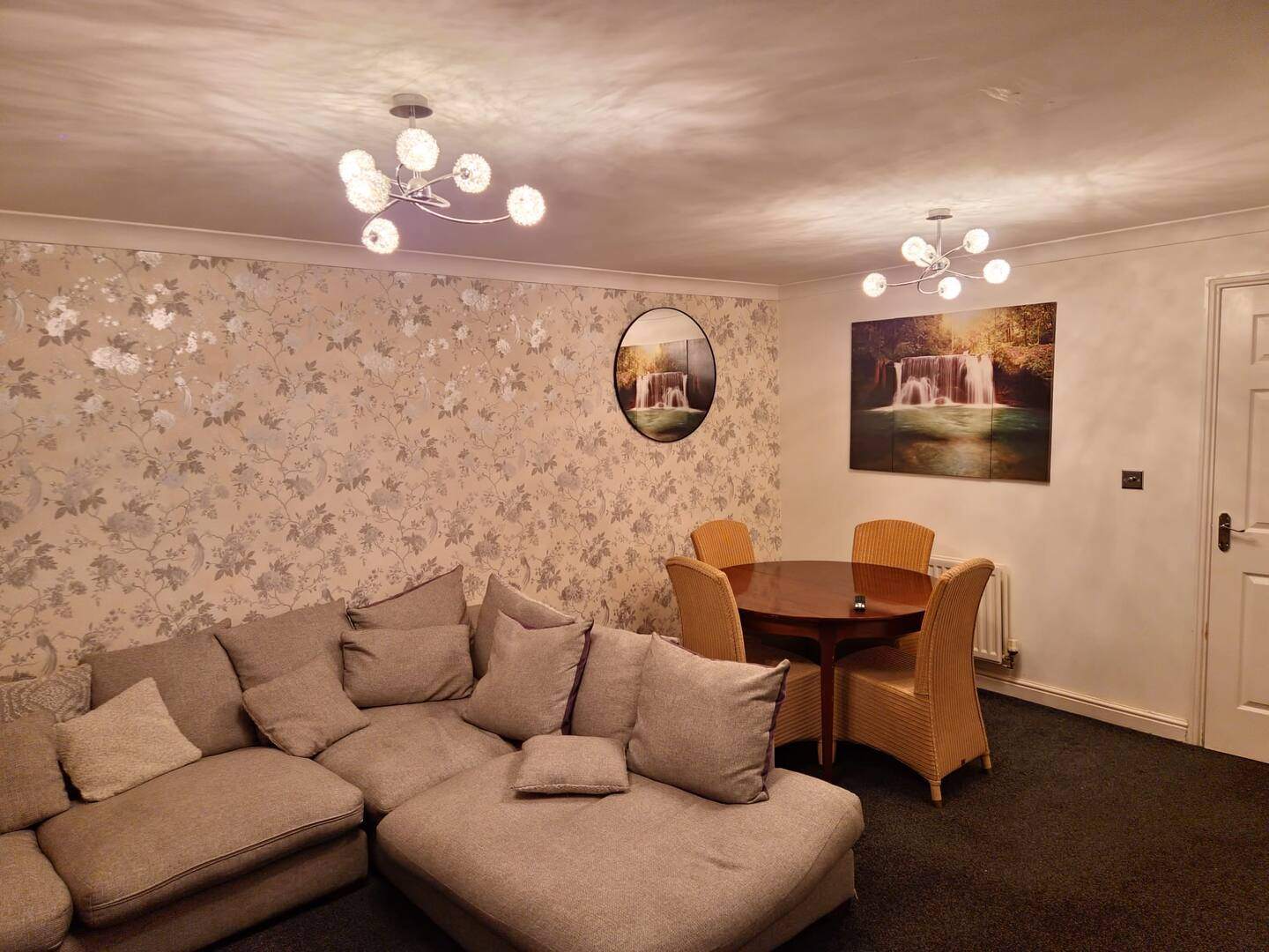 Family-friendly 3 Beds- Parking, London Access - St Leonard's Tower