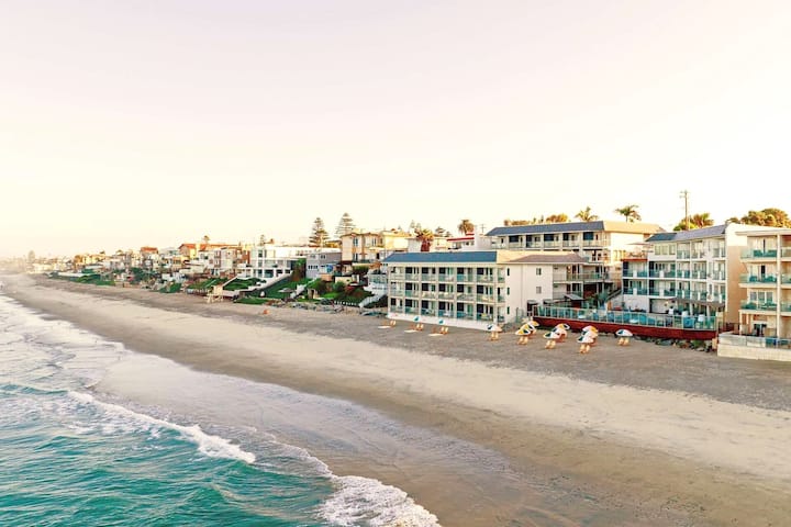 Courtyard 2 Double At Beach Terrace, Outdoor Pool - Carlsbad, CA