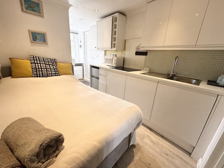 Cosy Annexe, Self Contained, With Parking - Henley-on-Thames