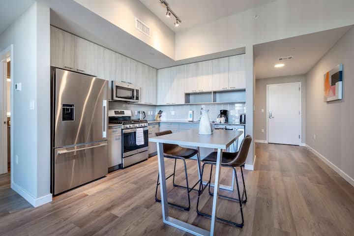 Harbor Point Apt With Balcony - Stamford, CT