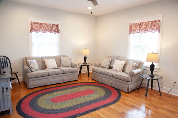 Historic Rose Hill Cottage W/ Lake Views - Geneva, NY