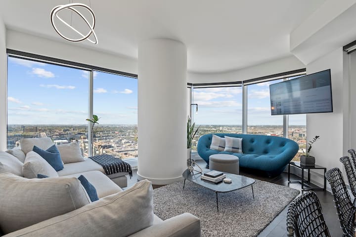 Roger - Luxury Ice District Suite - Pool & Parking - 