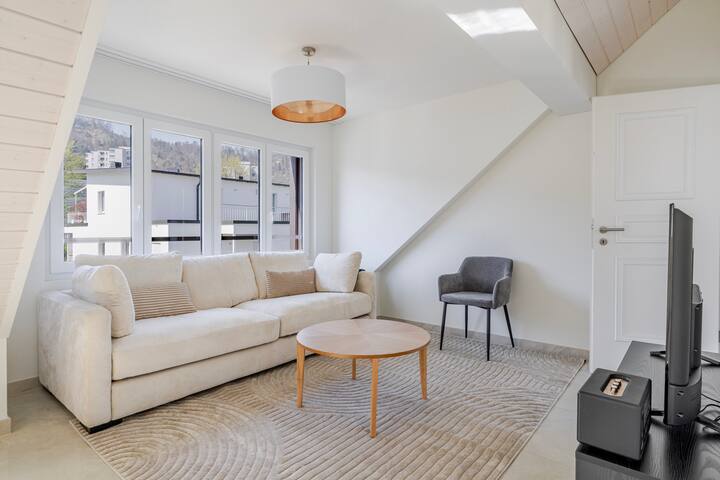 Blueground | Friesenberg, Balcony, Nr Uetliberg - Zurich