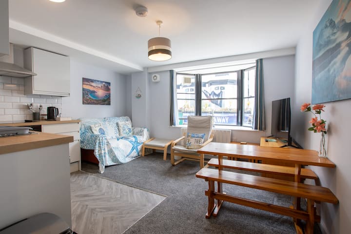 Land Ahoy- Harbour & High Street Apartment - Brixham