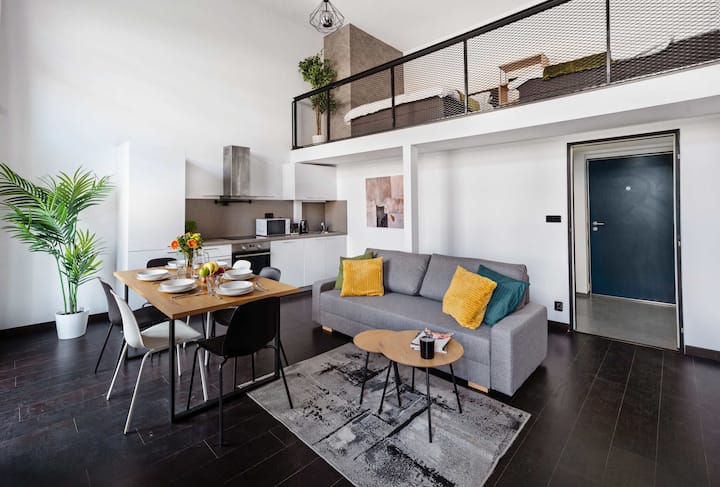 Charming Duplex Loft With A Balcony - Prague