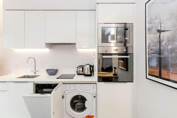 Stylish Studio By Rockwell East - Forest