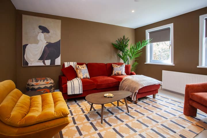 Newly Renovated House In Popular Location - Glasgow