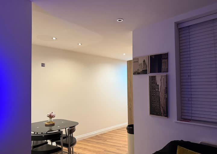 Spacious 2br • 24/7 Security • Free Parking & Wifi - Birmingham