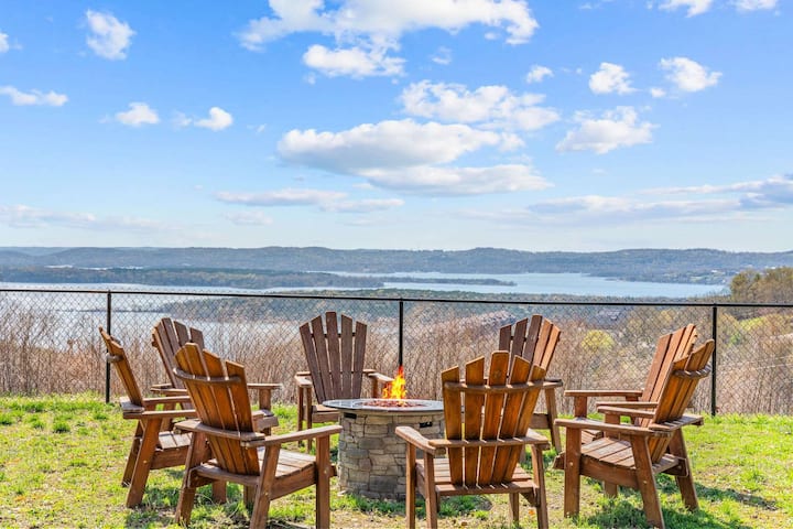 Gorgeous Hilltop Lake View!  Great Location! - Branson, MO