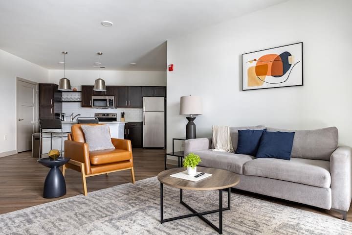 Landing | Chic 2bd, Pool, Gym - Greenfield, IN