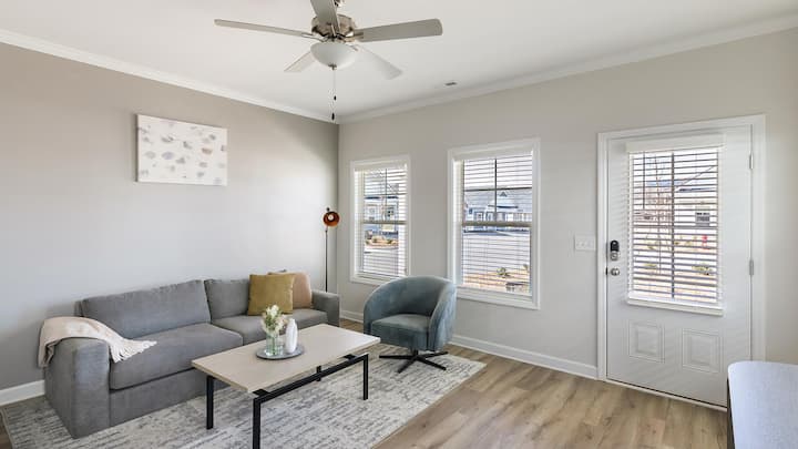 Landing | Chic 1bd, Pool, Clubhouse - Huntsville, AL