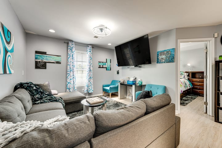 9 Mi To Charlotte Motor Speedway: Apt W/ Deck! - Concord, NC