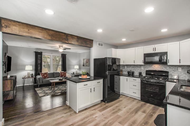 Zen Space/12m->belton | Long Stays | 857 Mbps - Longview Lake, MO