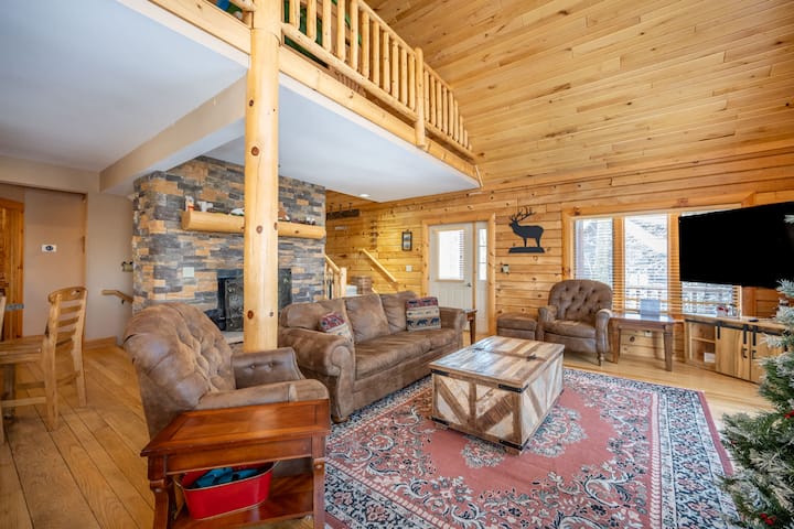 Wooded Retreat W Hot Tub, Loft, Game Room & Sauna - Deep Creek Lake, MD