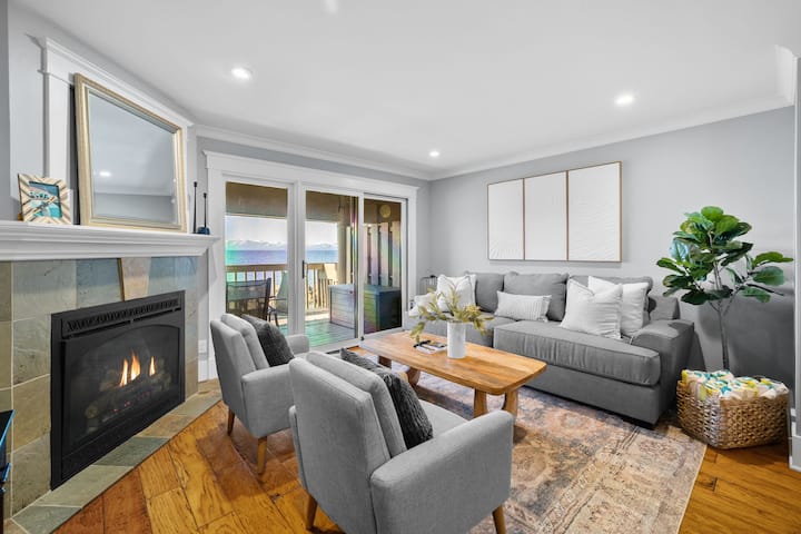 Renovated Lakefront Tahoe Condo With 2 Balconies - Lake Tahoe