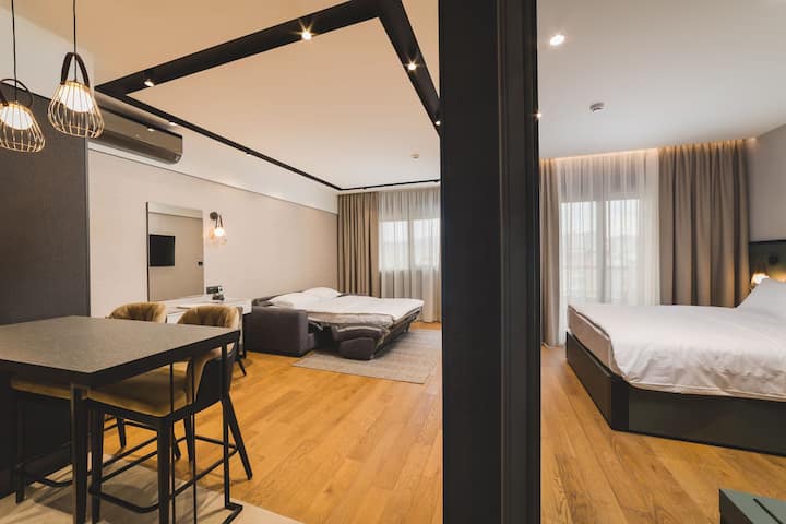 Central Podgorica Stay - 2 Modern Units W/ Balcony - Podgorica