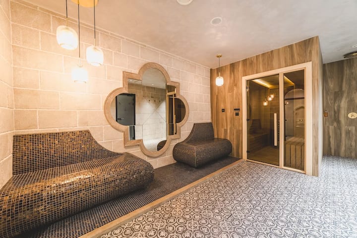 Ideal Group Getaway W/parking, Close To Top Sites! - Podgorica