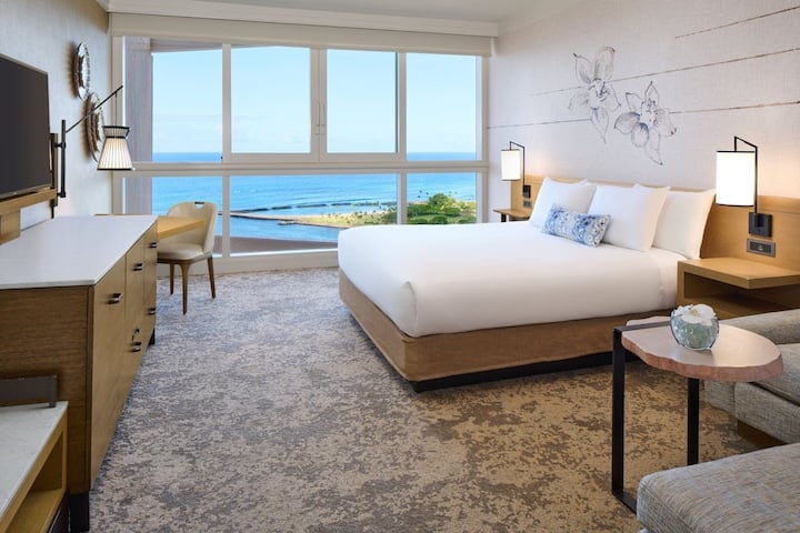 Ocean Front 1 King Bed | 4.5 Star Hotel - Kailua, HI