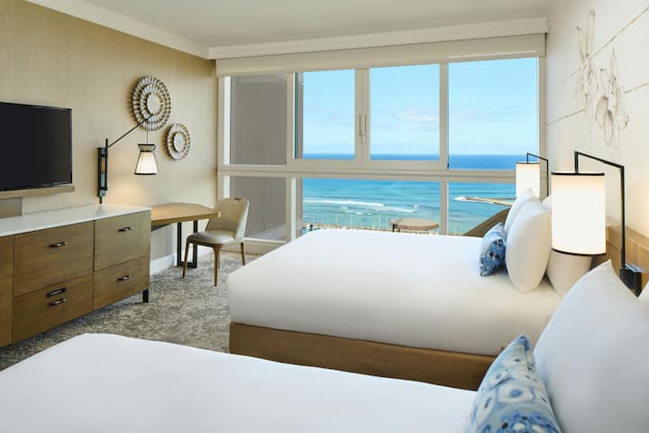 Ocean Front 2 Queen Beds | 4.5 Star Hotel - Honolulu, HI