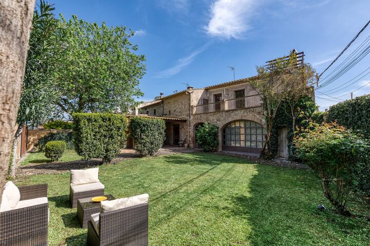 Charming Village House - Costa Brava