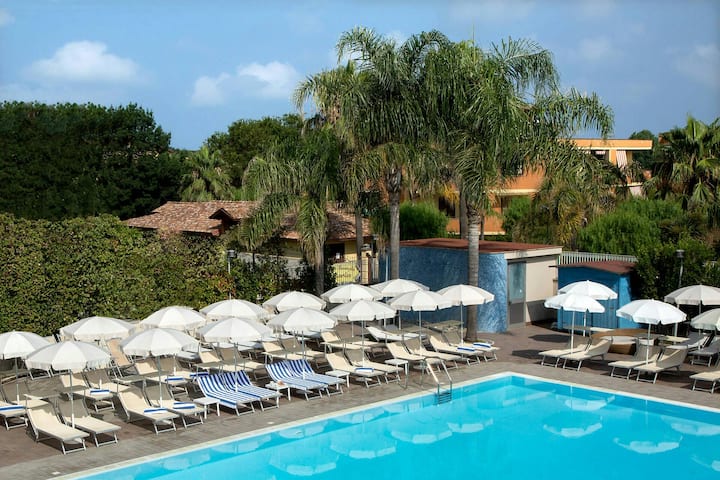 Stylish Double Room With Courtyard View - Castel Volturno