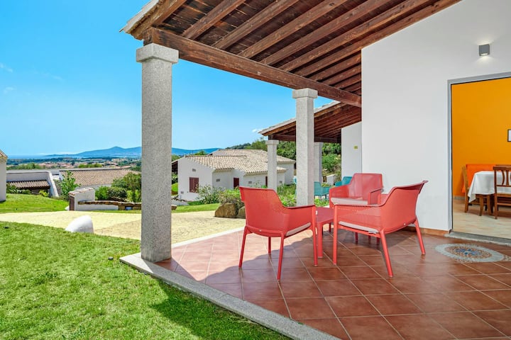 Cozy Bungalow With Sea View - Budoni